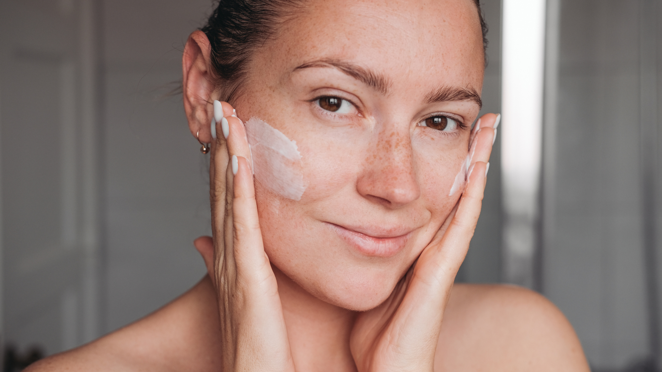 Protect Your Skin: How Sunscreen Helps Fight Aging and Wrinkles ...